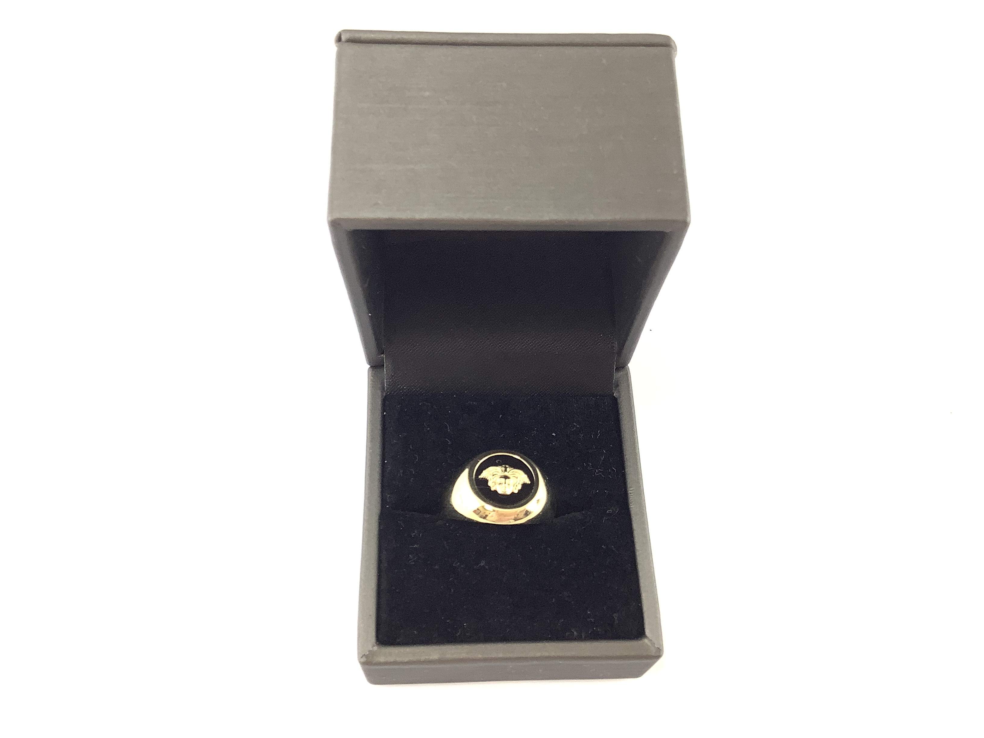 sello oro 18kt medusa con forro interior segunda mano en Cash ...